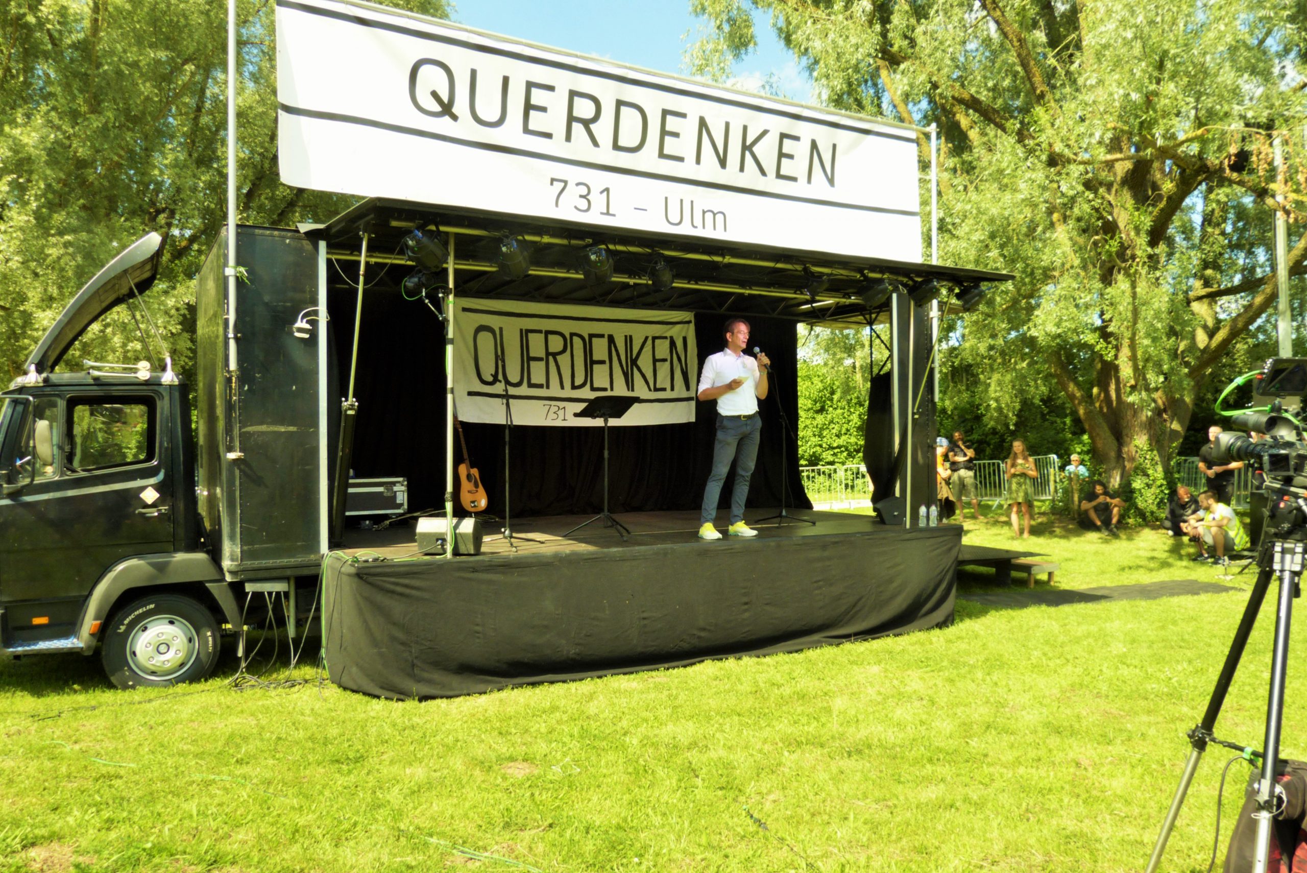 Out of the Box – AGI